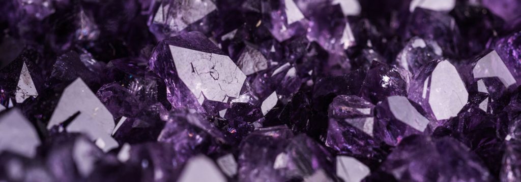 Les vertus et bienfaits de la pierre améthyste.